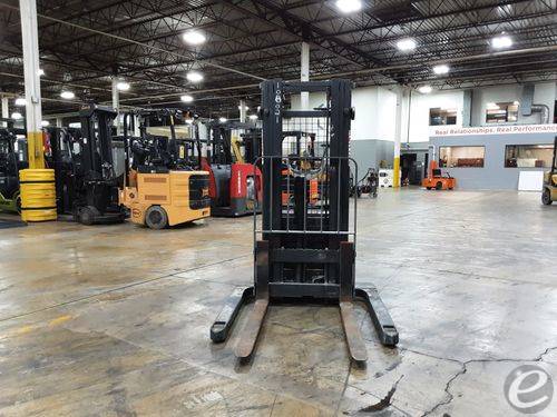 2013 Electric Crown Electric Walkie Straddle Stacker | Eliftruck