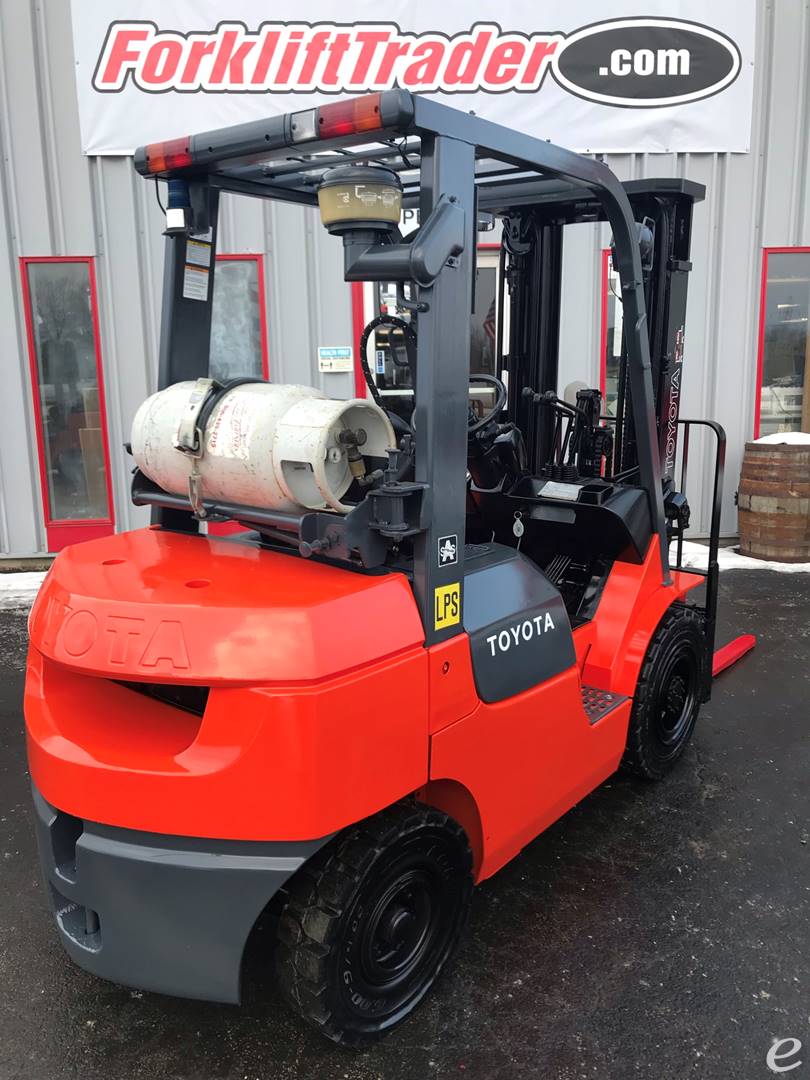 2006 LP Gas Toyota 7FGU25 Pneumatic Tire 4 Wheel Sit Down