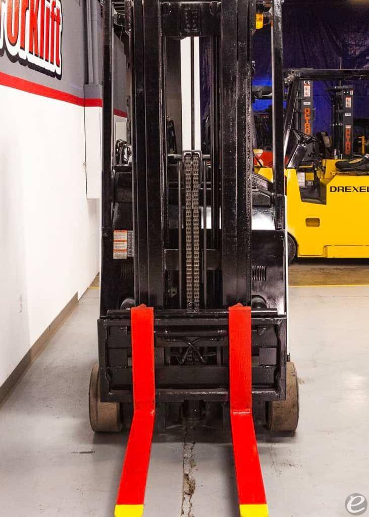 1990 Electric Crown 30RCTT-S Electric Walkie Counterbalanced Stacker