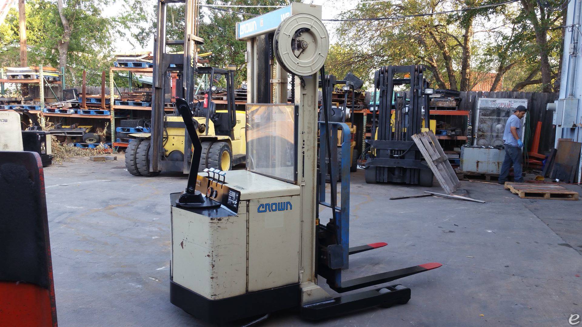 1987 Electric Crown Electric Walkie Straddle Stacker Reach | Eliftruck