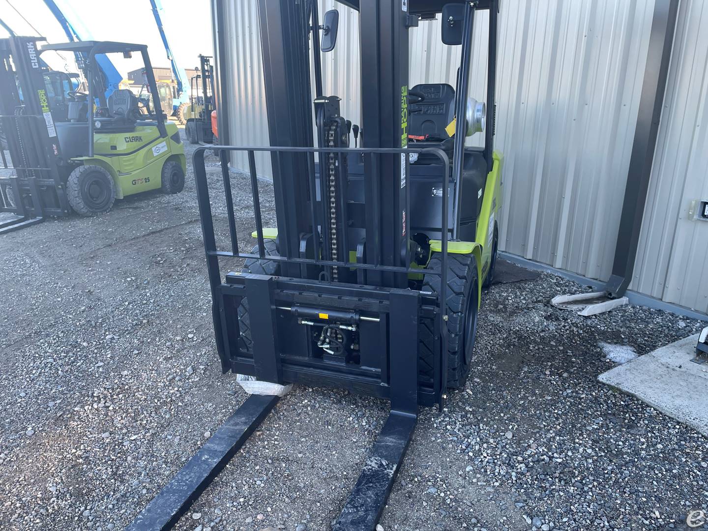 2023 LP Gas Clark Pneumatic Tire 4 Wheel Sit Down | Eliftruck