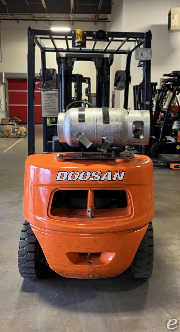 2017 LP Gas Doosan G25E-5 Pneumatic Tire 4 Wheel Sit Down