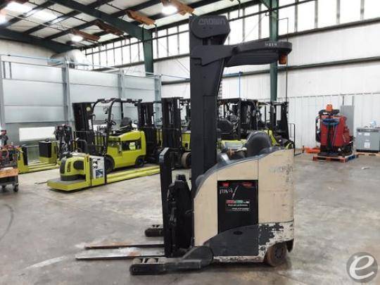 2004 Electric Crown RR5220-35 Electric Narrow Aisle Single Reach