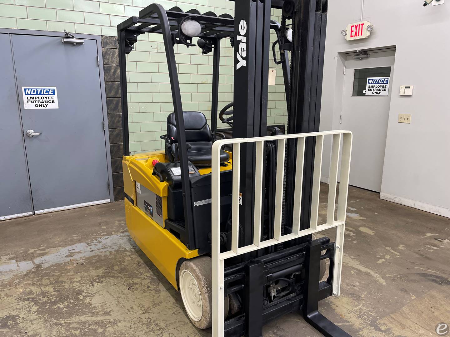 2009 Electric Yale ERP040 Electric 3 Wheel Sit Down