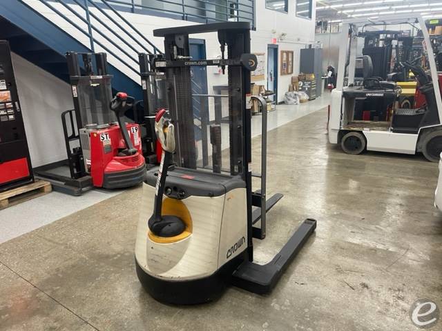 2015 Electric Crown Electric Walkie Straddle Stacker | Eliftruck