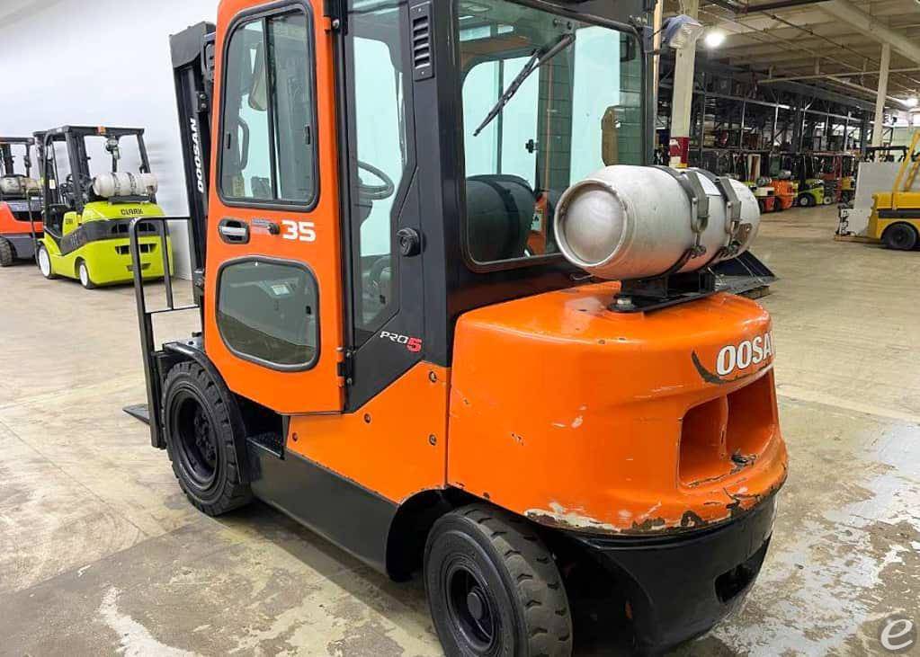 2016 LP Gas Doosan Pneumatic Tire 4 Wheel Sit Down | Eliftruck