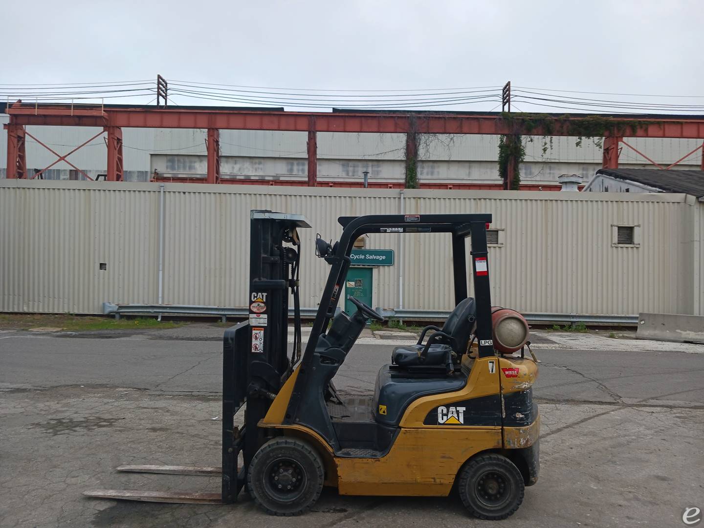 LP Gas Cat P3000 Pneumatic Tire 4 Wheel Sit Down