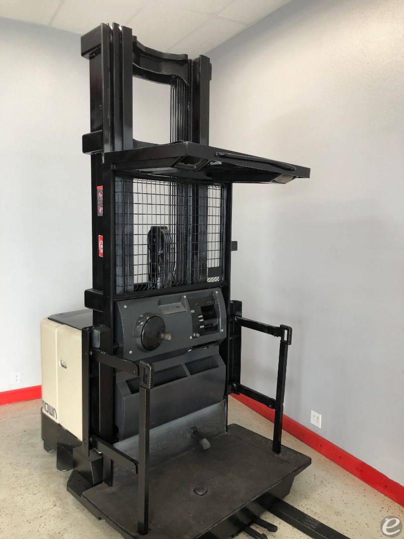 Electric Crown SP3000 Electric Order Picker