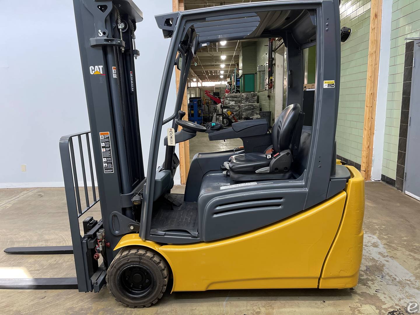 2018 Electric Cat 2ET4000 Electric 3 Wheel Sit Down