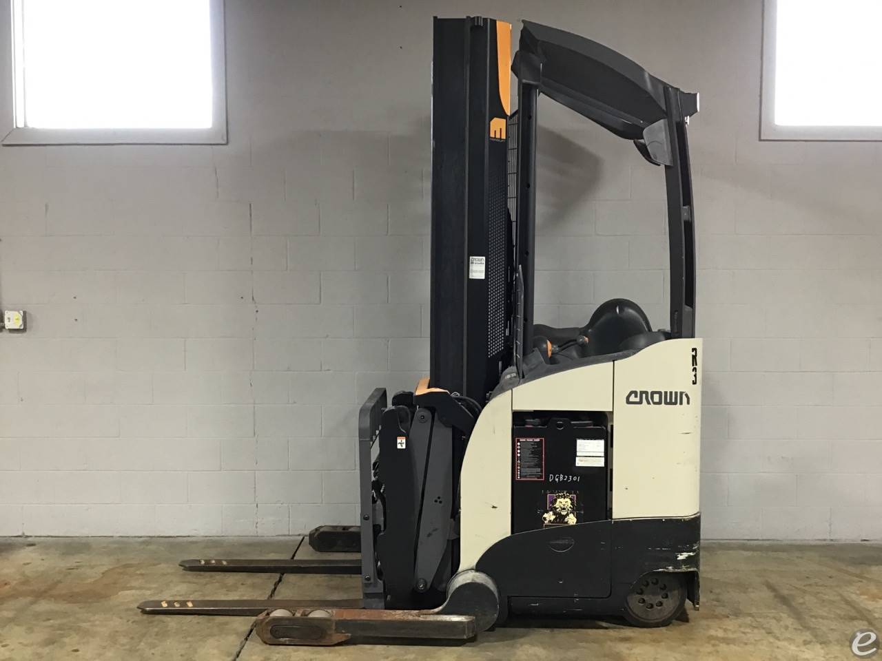 2016 Electric Crown RMD6025-32 Electric Narrow Aisle Double Reach