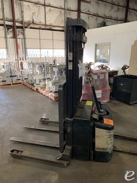 Electric Crown WS2000 Electric Walkie Straddle Stacker