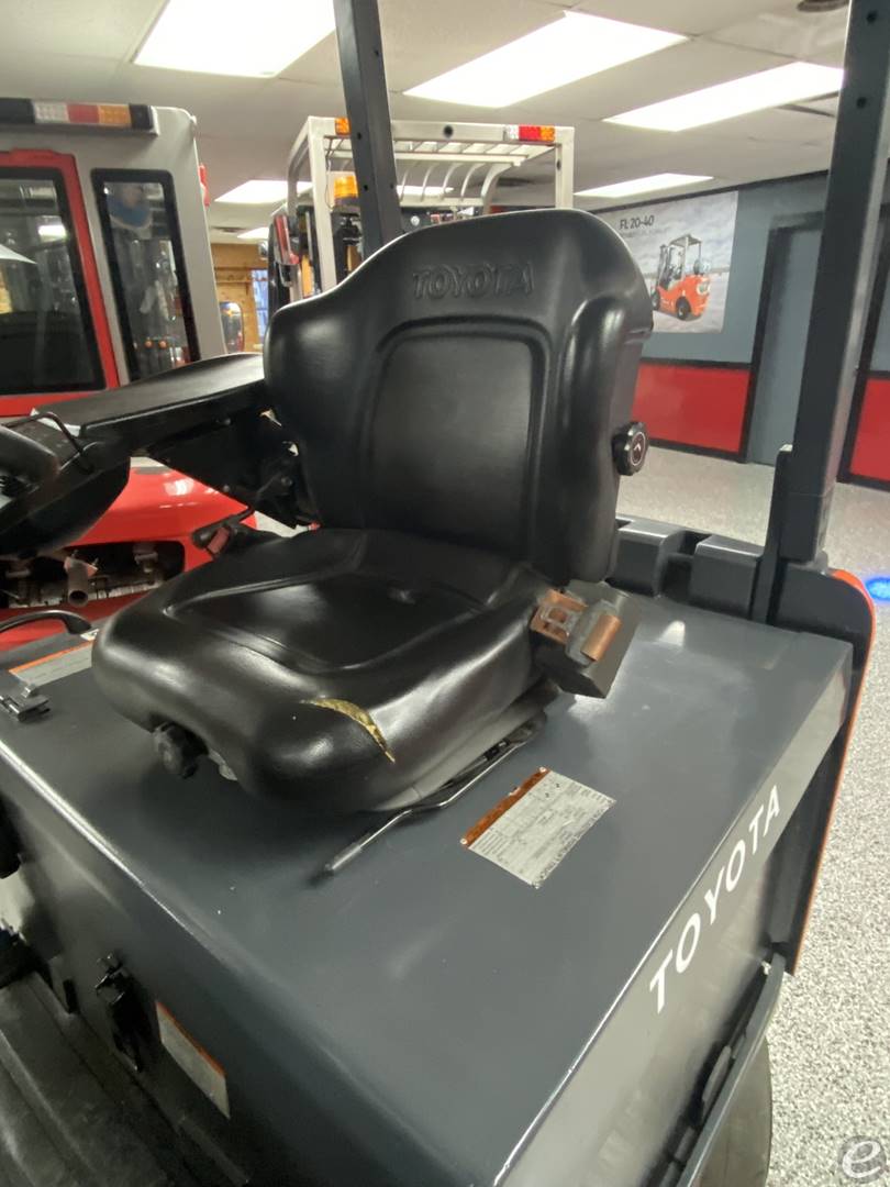 2015 Electric Toyota 8FBCHU25 Electric 4 Wheel Sit Down