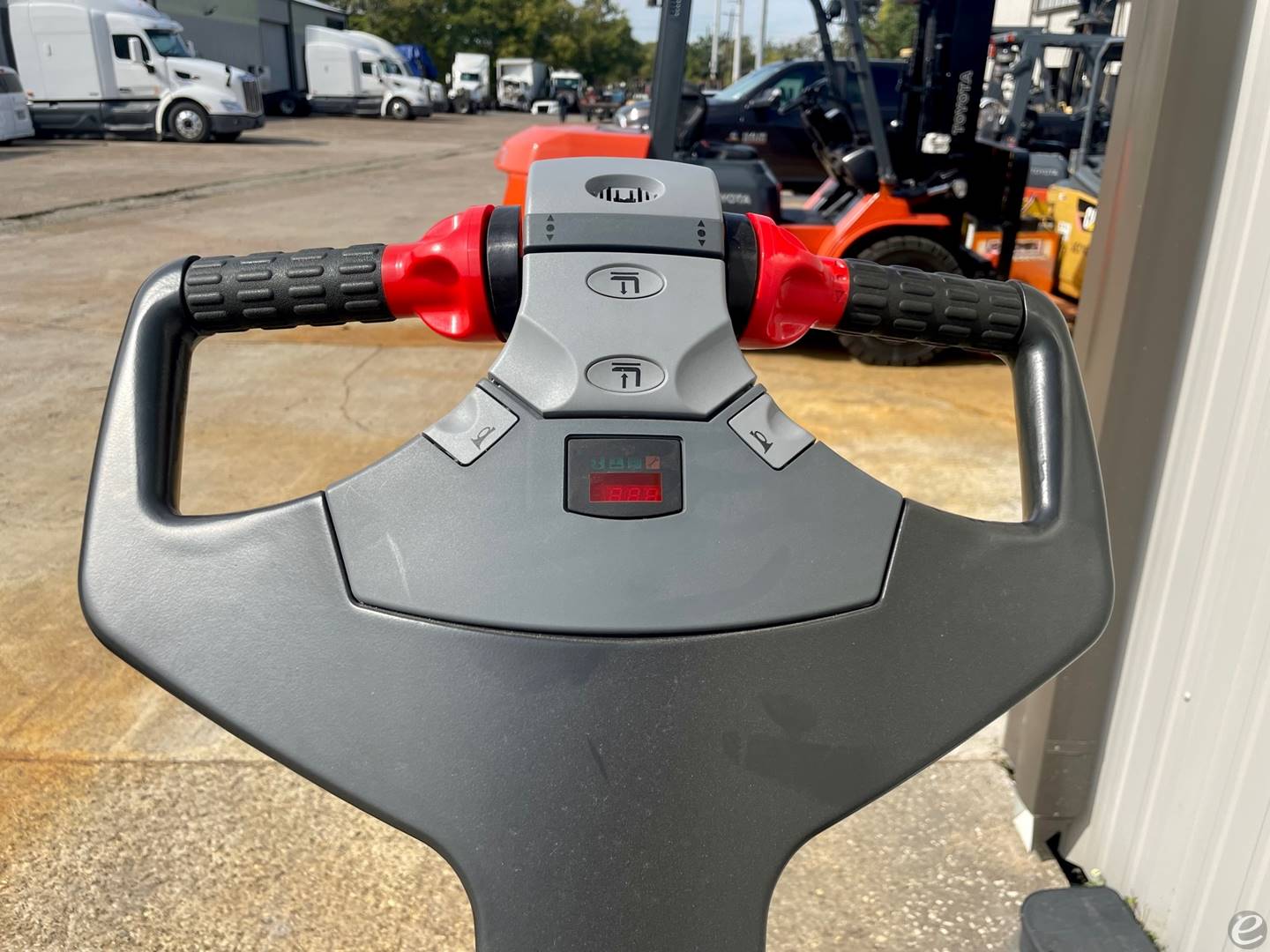 2020 Electric Raymond Electric Walkie/Rider Pallet Jack | Eliftruck