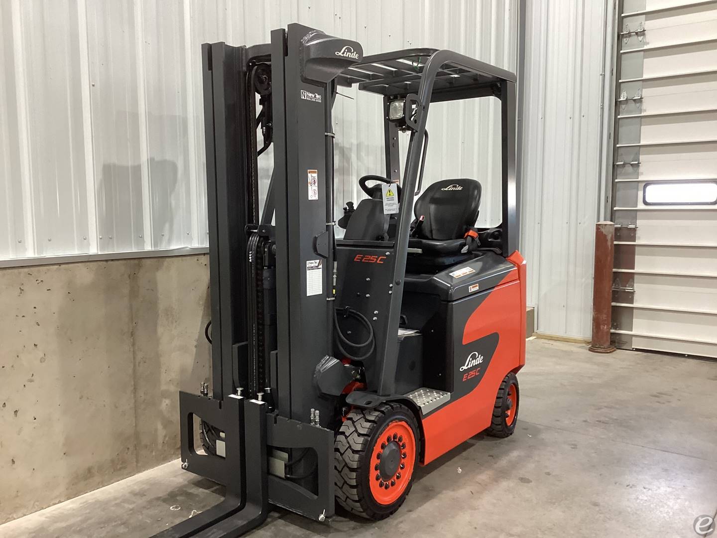 2023 Electric Linde Electric 4 Wheel Sit Down | Eliftruck