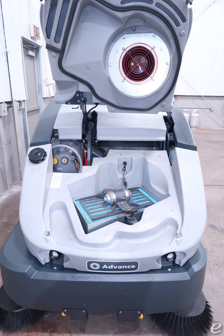 2014 LP Gas Advance Rider Sweeper/Scrubbers | Eliftruck