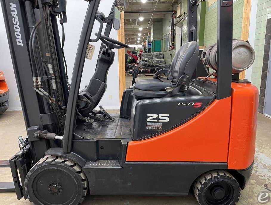 2012 LP Gas Doosan Sit Down Rider GC25E-5 - 123Forklift
