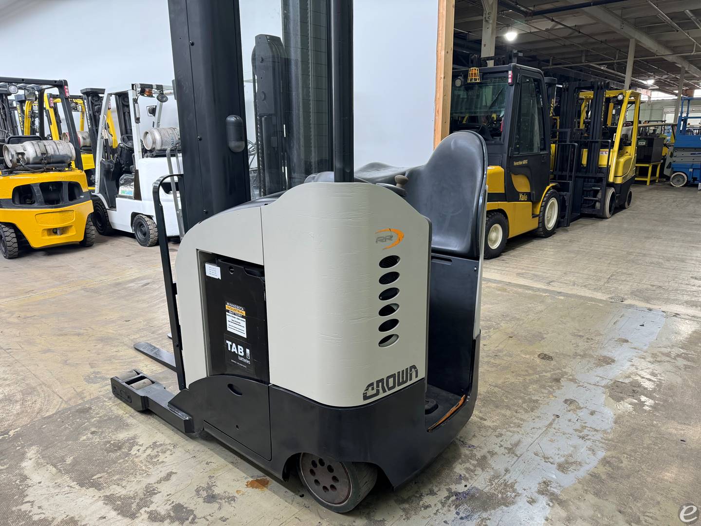 2007 Electric Crown RR5225-35 Electric Narrow Aisle Single Reach