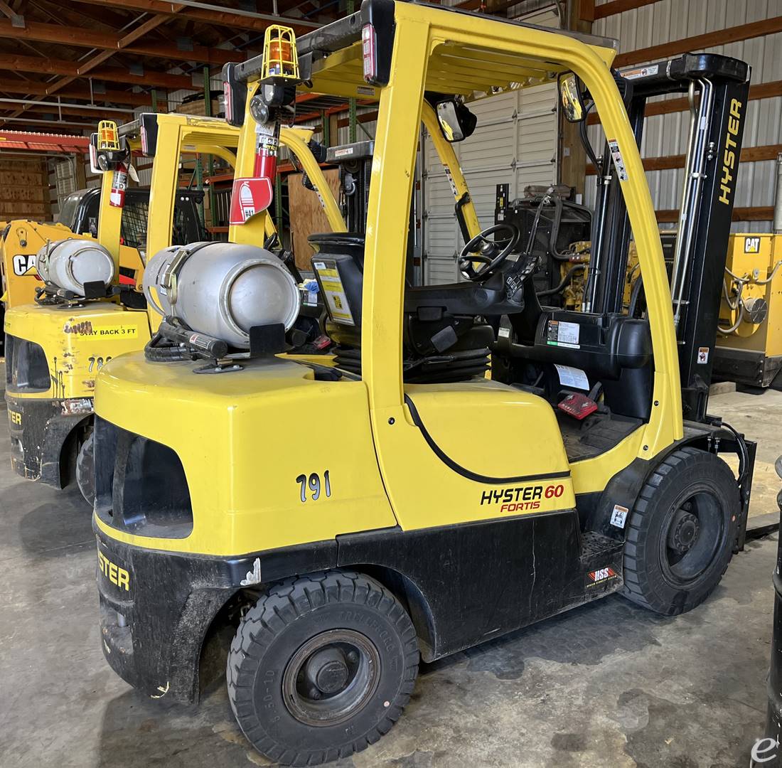 2016 LP Gas Hyster Pneumatic Tire 4 Wheel Sit Down | Eliftruck