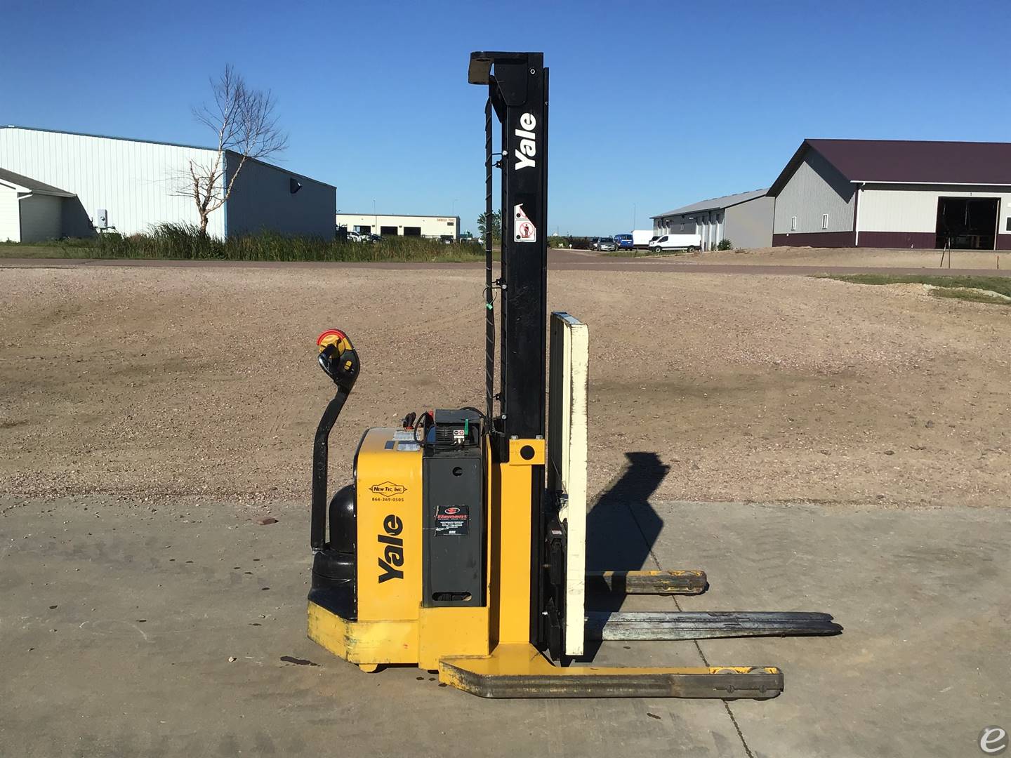2013 Electric Yale MSW040 Electric Walkie Straddle Stacker
