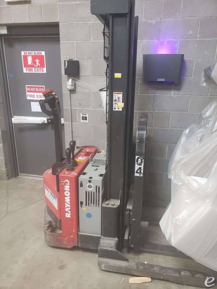 2009 Electric Raymond Electric Walkie Straddle Stacker | Eliftruck