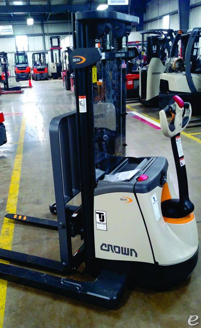 2020 Electric Crown SX 3000-30 Electric Walkie Straddle Stacker