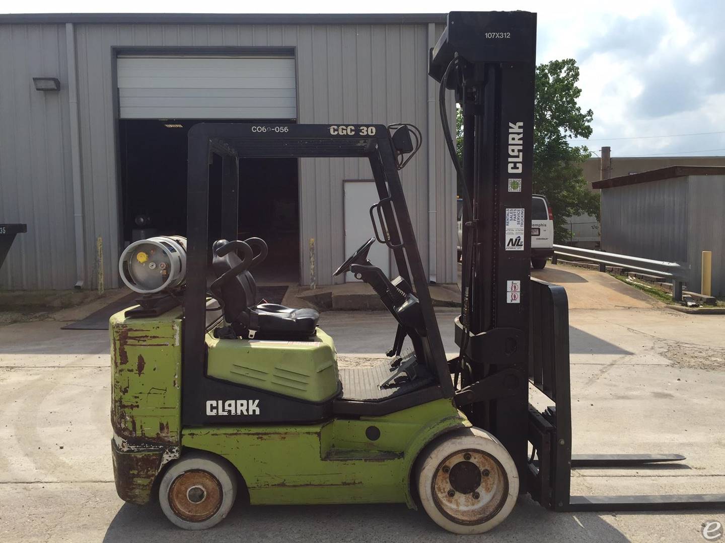 LP Gas Clark Cushion Tire 4 Wheel Sit Down (Indoor Warehouse) | Eliftruck