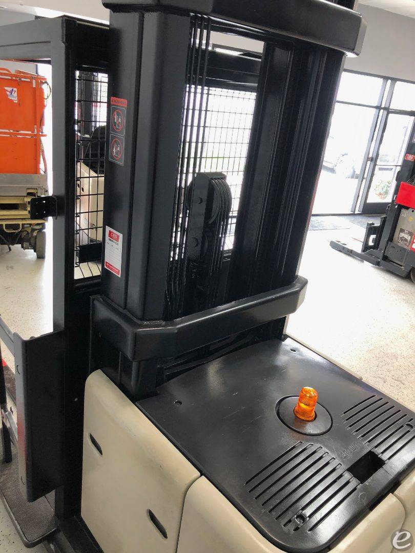 Electric Crown SP3000 Electric Order Picker