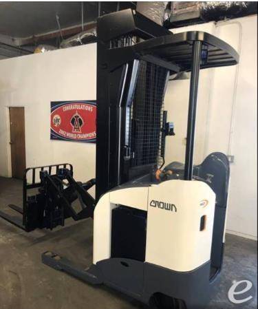 2016 Electric Crown Reach Trucks RD5225-30 - 123Forklift