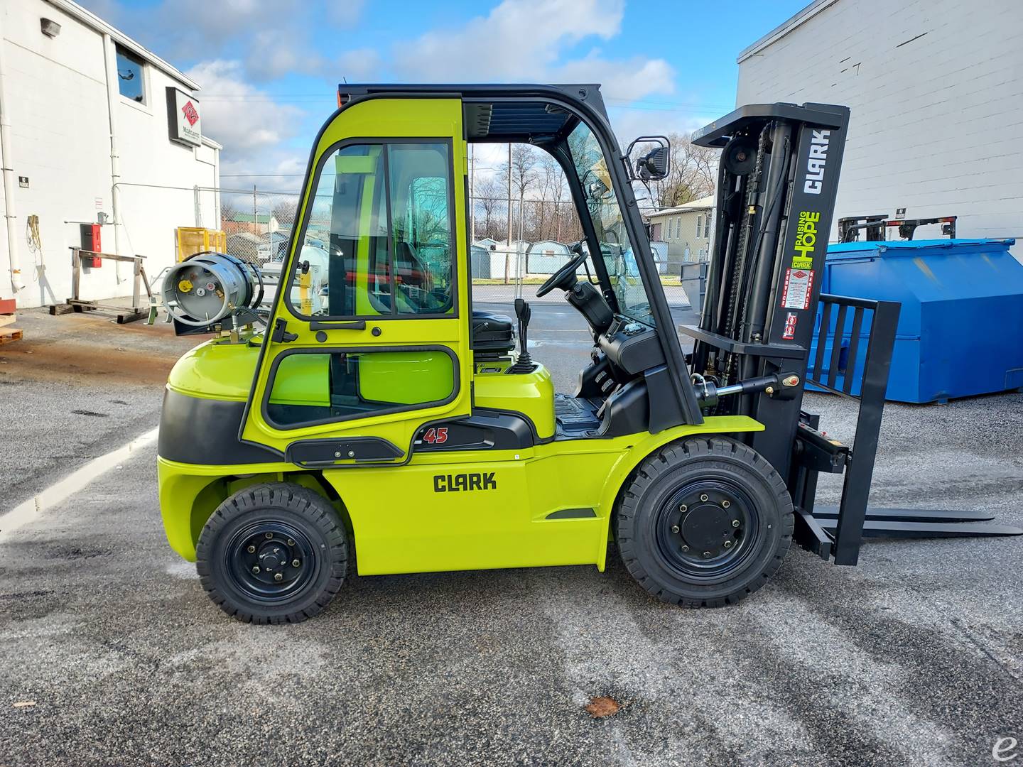 2022 LP Gas Clark Pneumatic Tire 4 Wheel Sit Down | Eliftruck