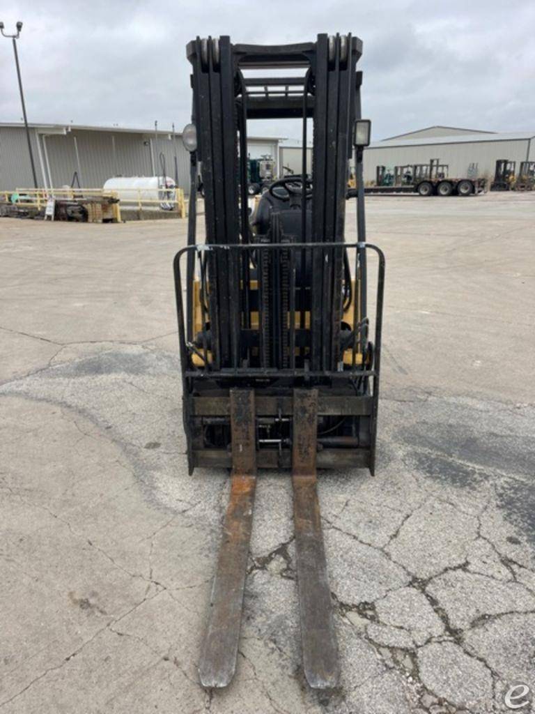 2001 LP Gas Cat GC25K Cushion Tire 4 Wheel Sit Down (Indoor Warehouse)