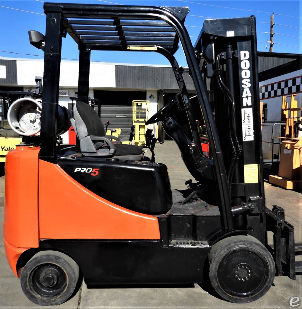 2007 LP Gas Doosan GC25P-5 Cushion Tire 4 Wheel Sit Down (Indoor Warehouse)