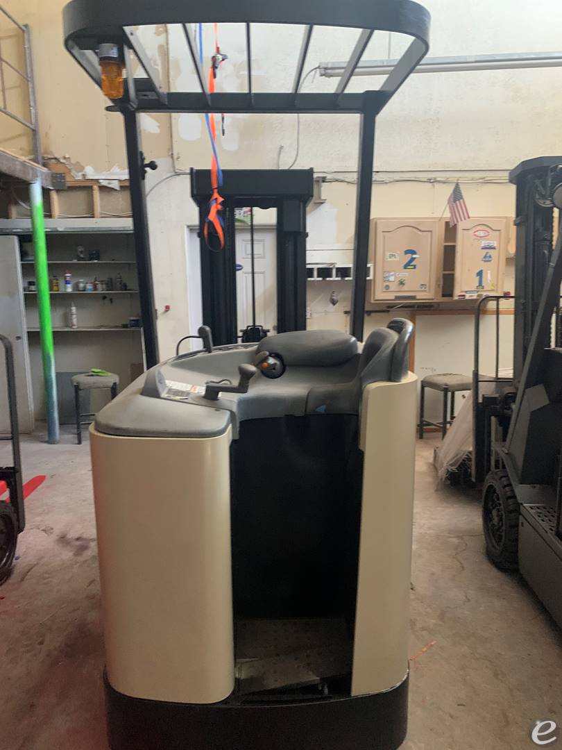 2006 Electric Crown Reach Trucks RC3020-30 - 123Forklift