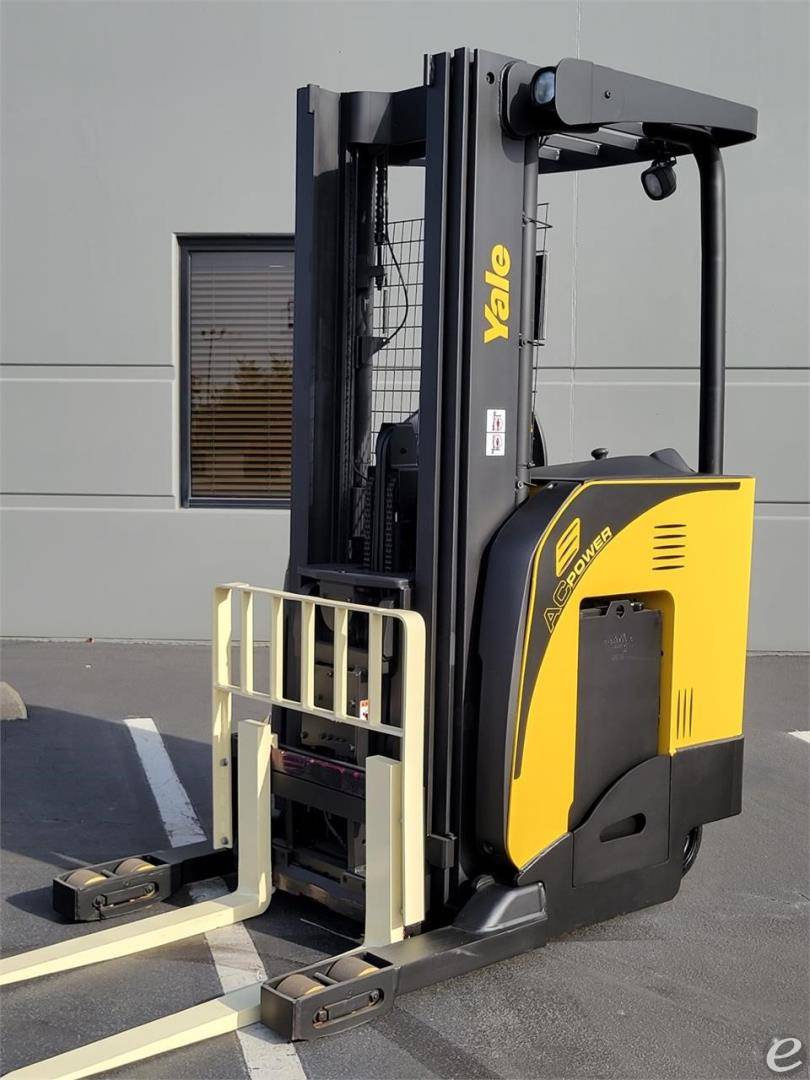 2018 Electric Yale NR045EB Electric Narrow Aisle Single Reach