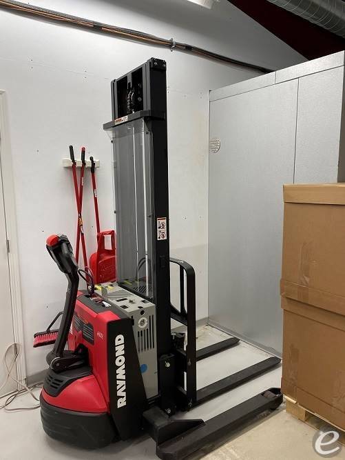 2018 Electric Raymond 6210-20 Electric Walkie Straddle Stacker