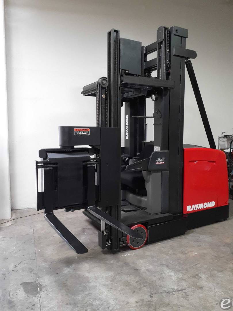 2016 Electric Raymond 960-CSR30T Electric Man Up Swing Reach Turret