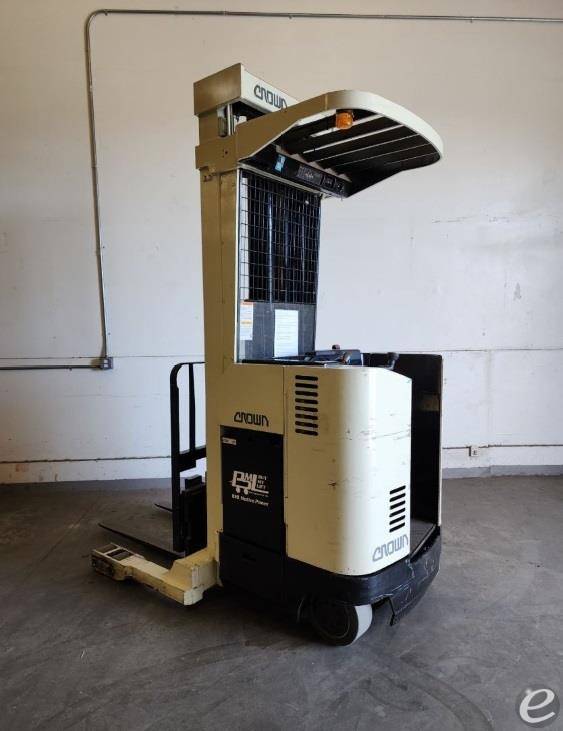 1993 Electric Crown Reach Trucks RR3020-35 - 123Forklift