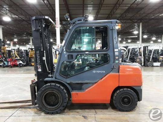 2017 LP Gas Toyota 8FGU30 Pneumatic Tire 4 Wheel Sit Down