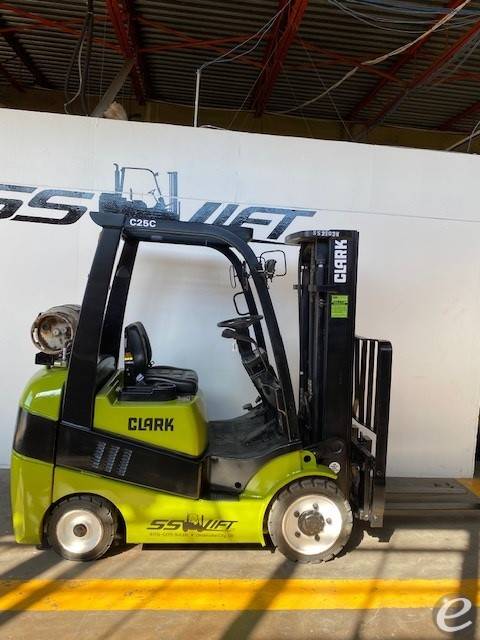 2010 LP Gas Clark C25CL Cushion Tire 4 Wheel Sit Down (Indoor Warehouse)