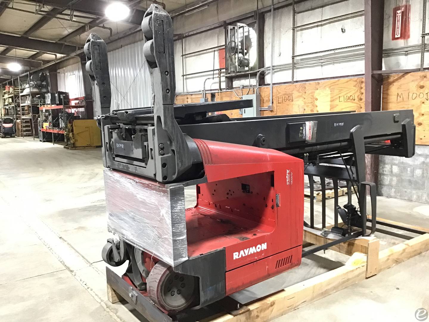 2017 Electric Raymond 750-R45TT Electric Narrow Aisle Double Reach