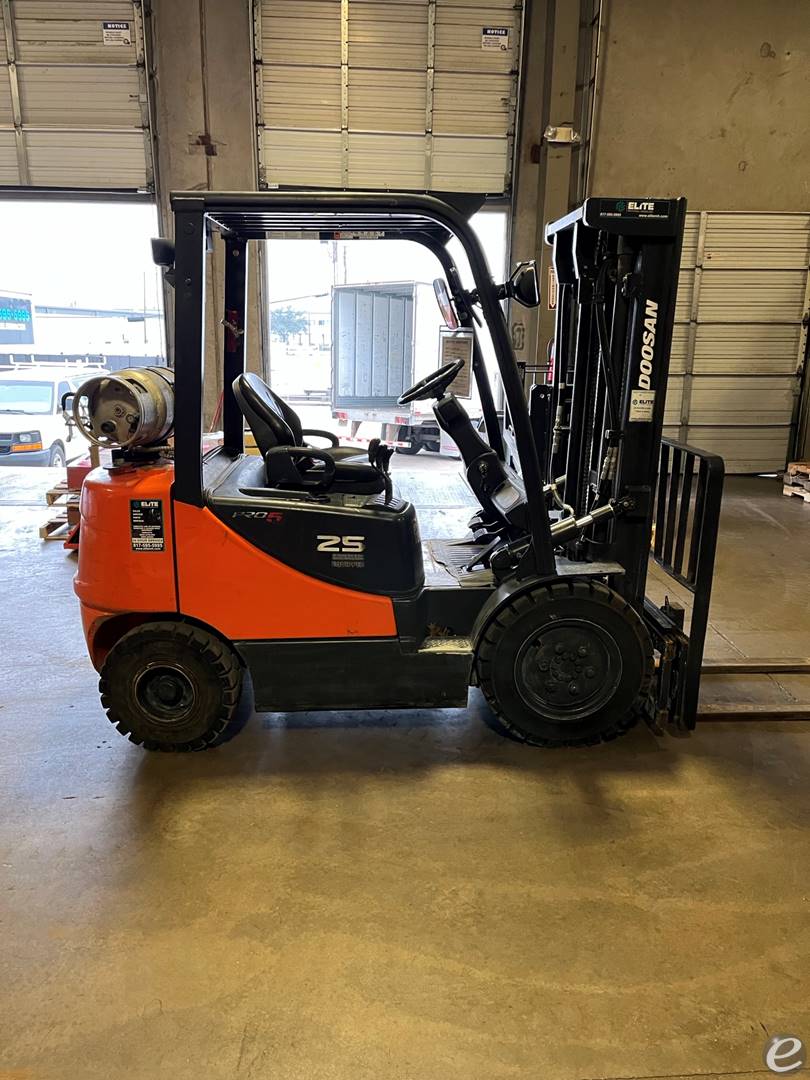2017 LP Gas Doosan G25E-5 Pneumatic Tire 4 Wheel Sit Down
