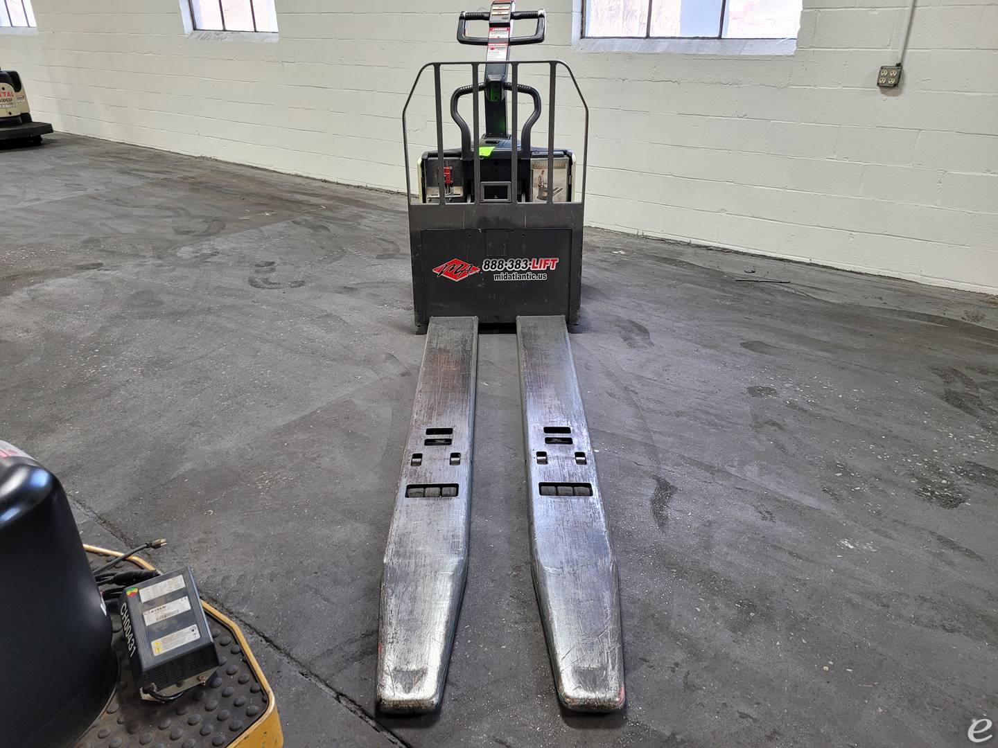2004 Electric Crown PE4000-60 Electric Walkie/Rider Pallet Jack