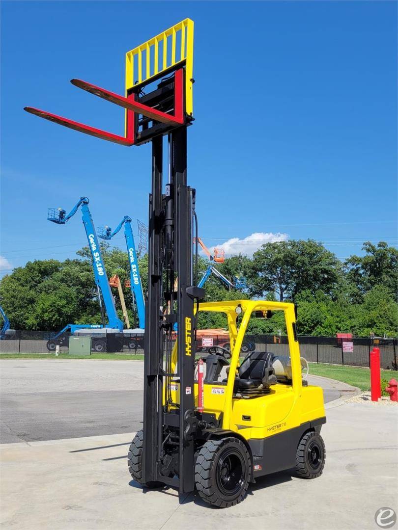 2017 LP Gas Hyster H70FT Pneumatic Tire 4 Wheel Sit Down