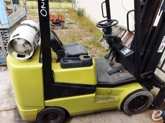 1997 LP Gas Clark CGC30 Cushion Tire 4 Wheel Sit Down (Indoor Warehouse)