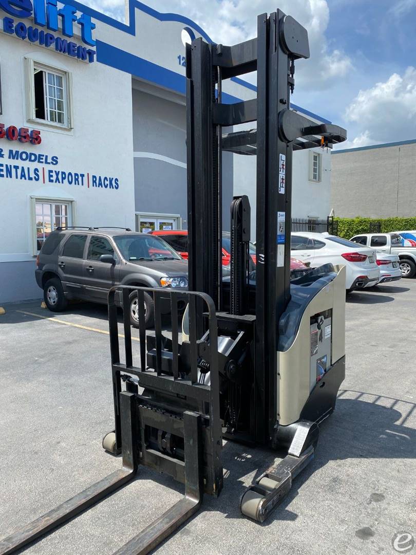 2009 Electric Crown RR5220-35 Electric Narrow Aisle Single Reach