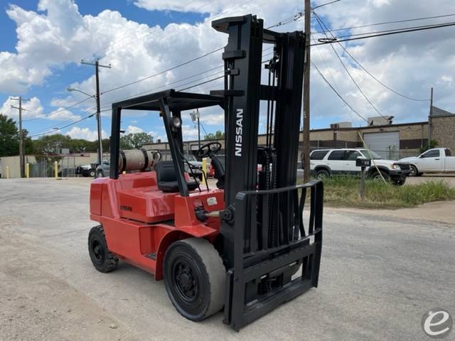 2005 LP Gas Nissan F04B40V-LP Pneumatic Tire 4 Wheel Sit Down