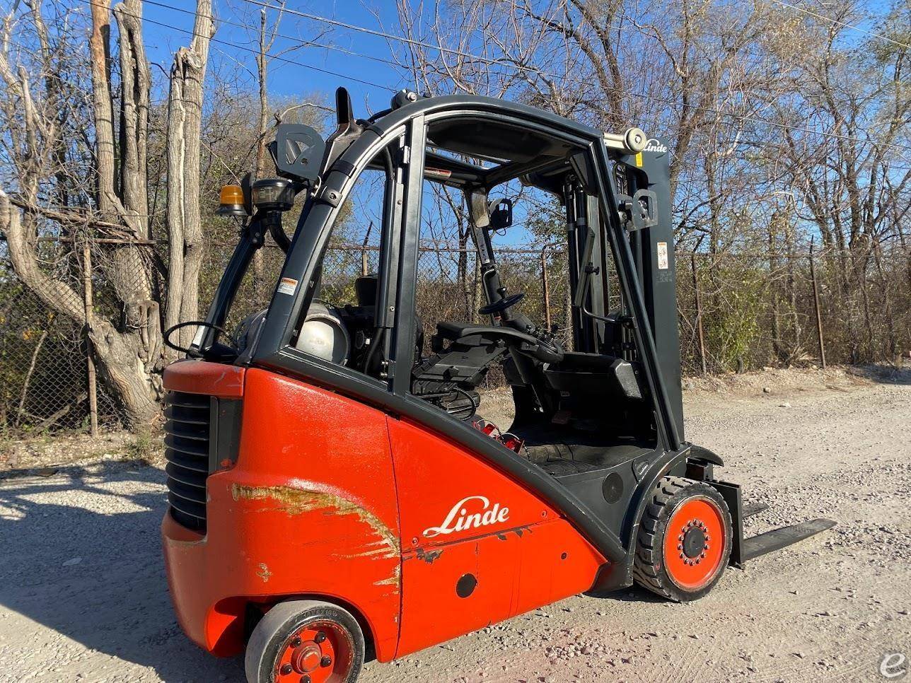 LP Gas Linde H25CT Cushion Tire 4 Wheel Sit Down (Indoor Warehouse)