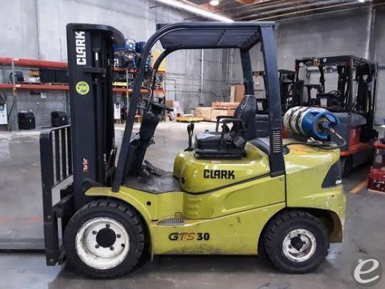 2017 LP Gas Clark GTS30L Pneumatic Tire 4 Wheel Sit Down