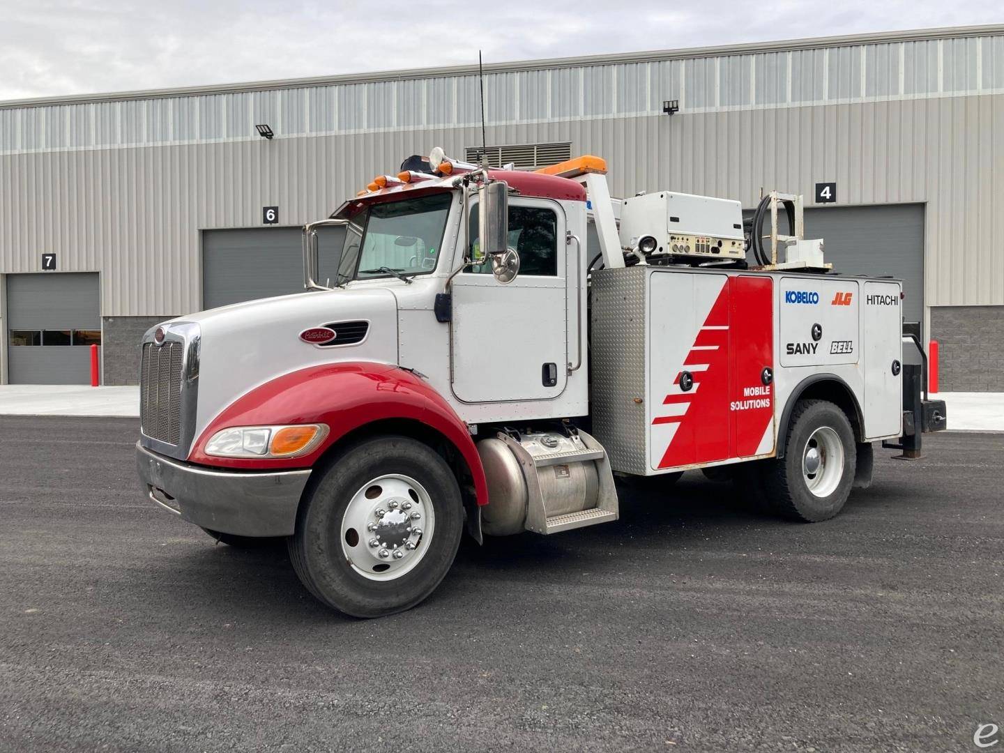 2009 Diesel Peterbilt 335 Trucks and Trailers