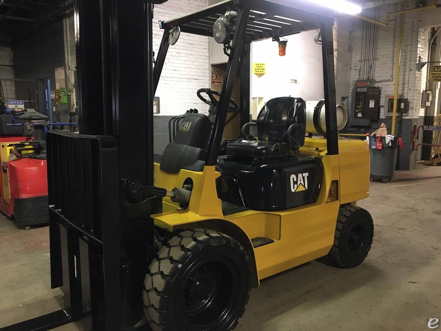 2001 LP Gas Cat GP30K Pneumatic Tire 4 Wheel Sit Down