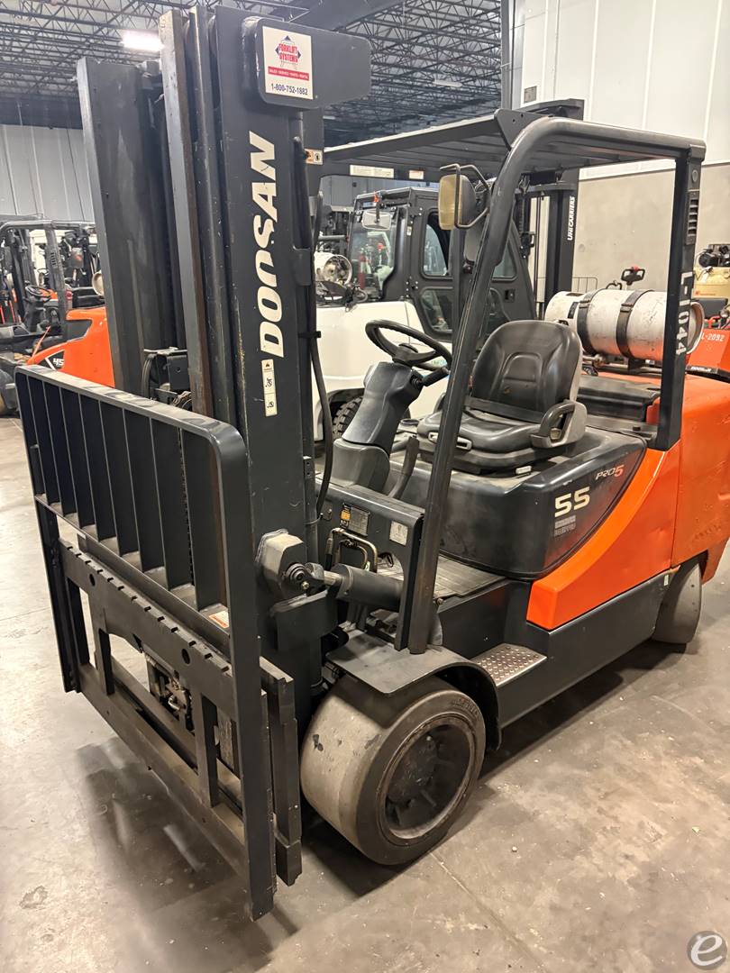 2007 LP Gas Doosan Cushion Tire 4 Wheel Sit Down (Indoor Warehouse ...